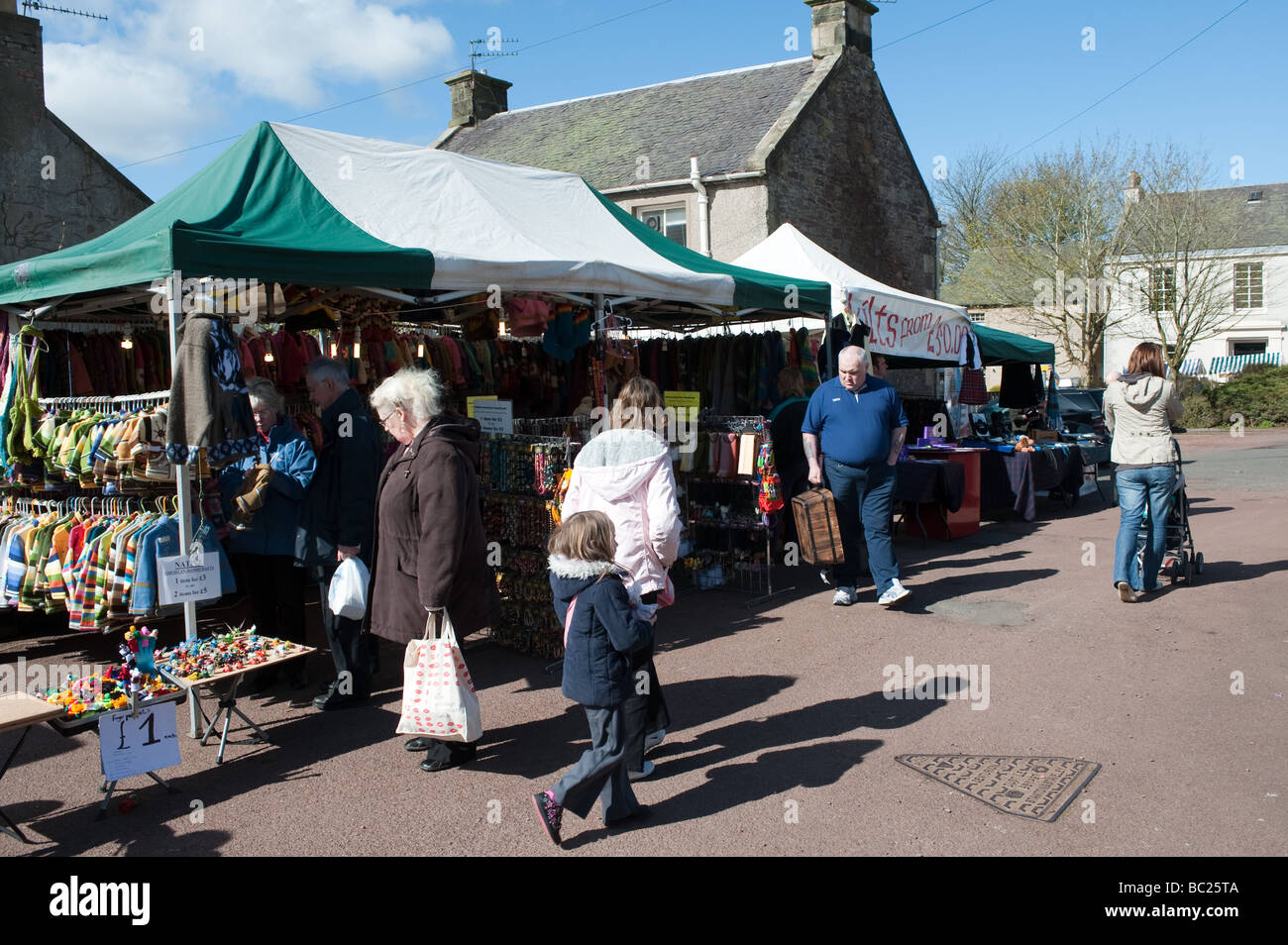 Shopping street market hi-res stock photography and images - Alamy