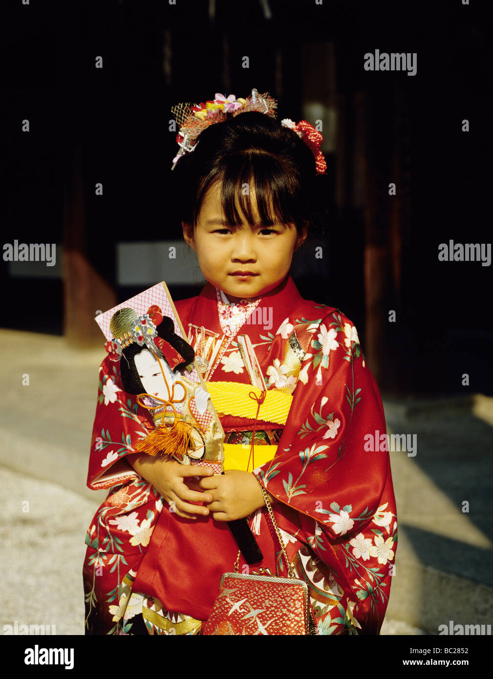 Japan traditional dress hi-res stock photography and images - Alamy