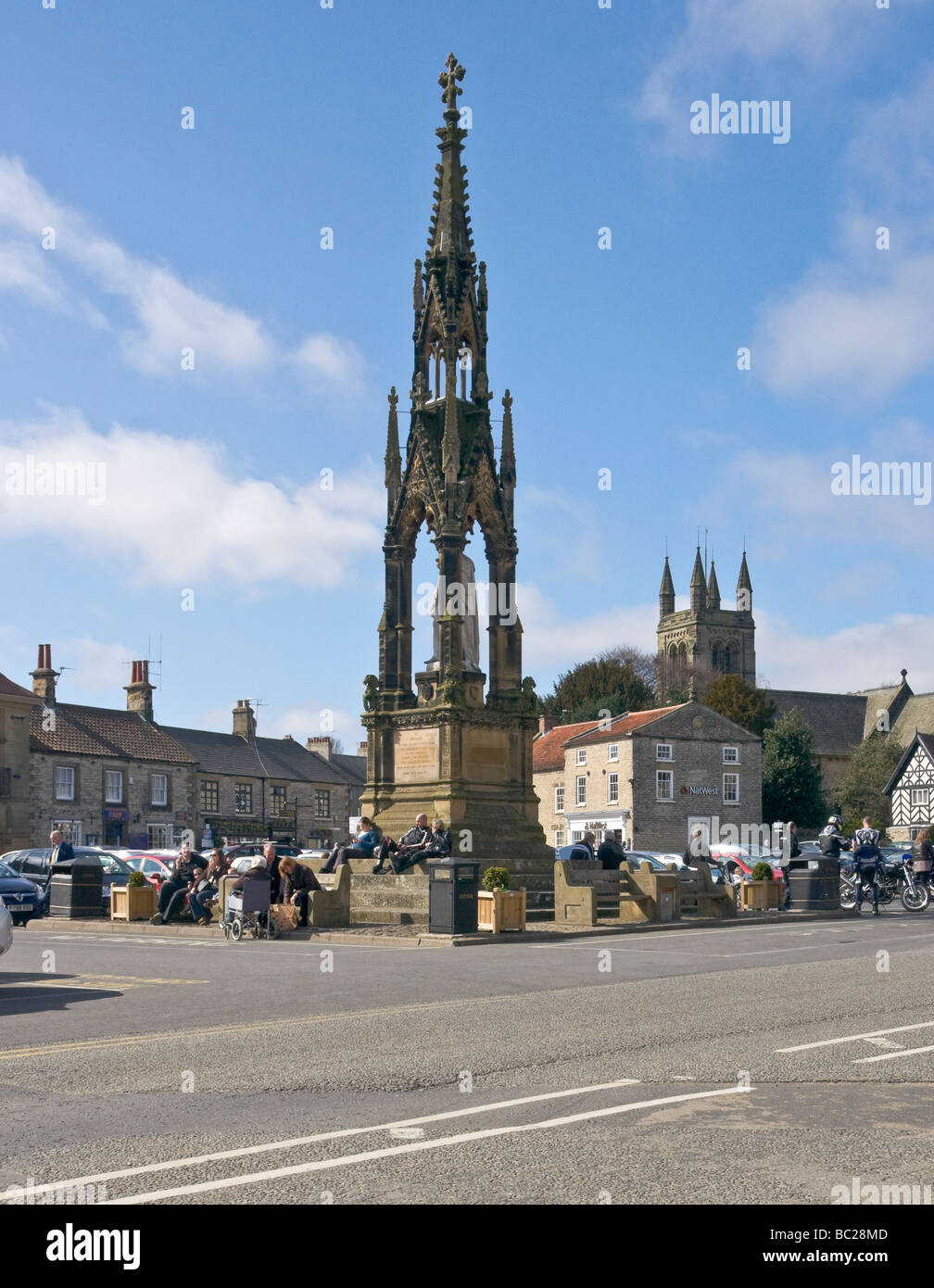 Helmsley market square yorkshire hi-res stock photography and images ...