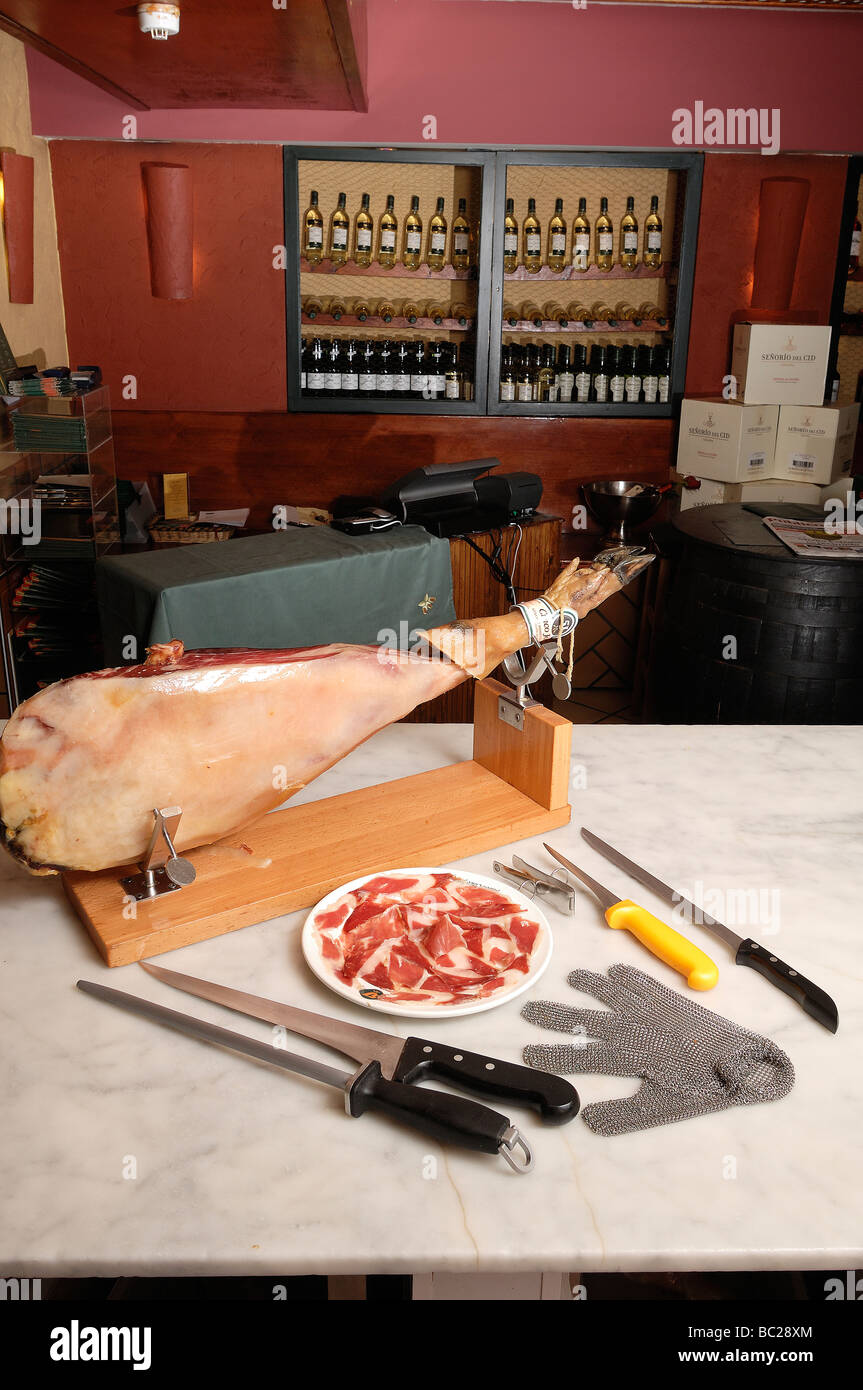 Cutting Spanish ham, process of preparation and it cuts Stock Photo - Alamy