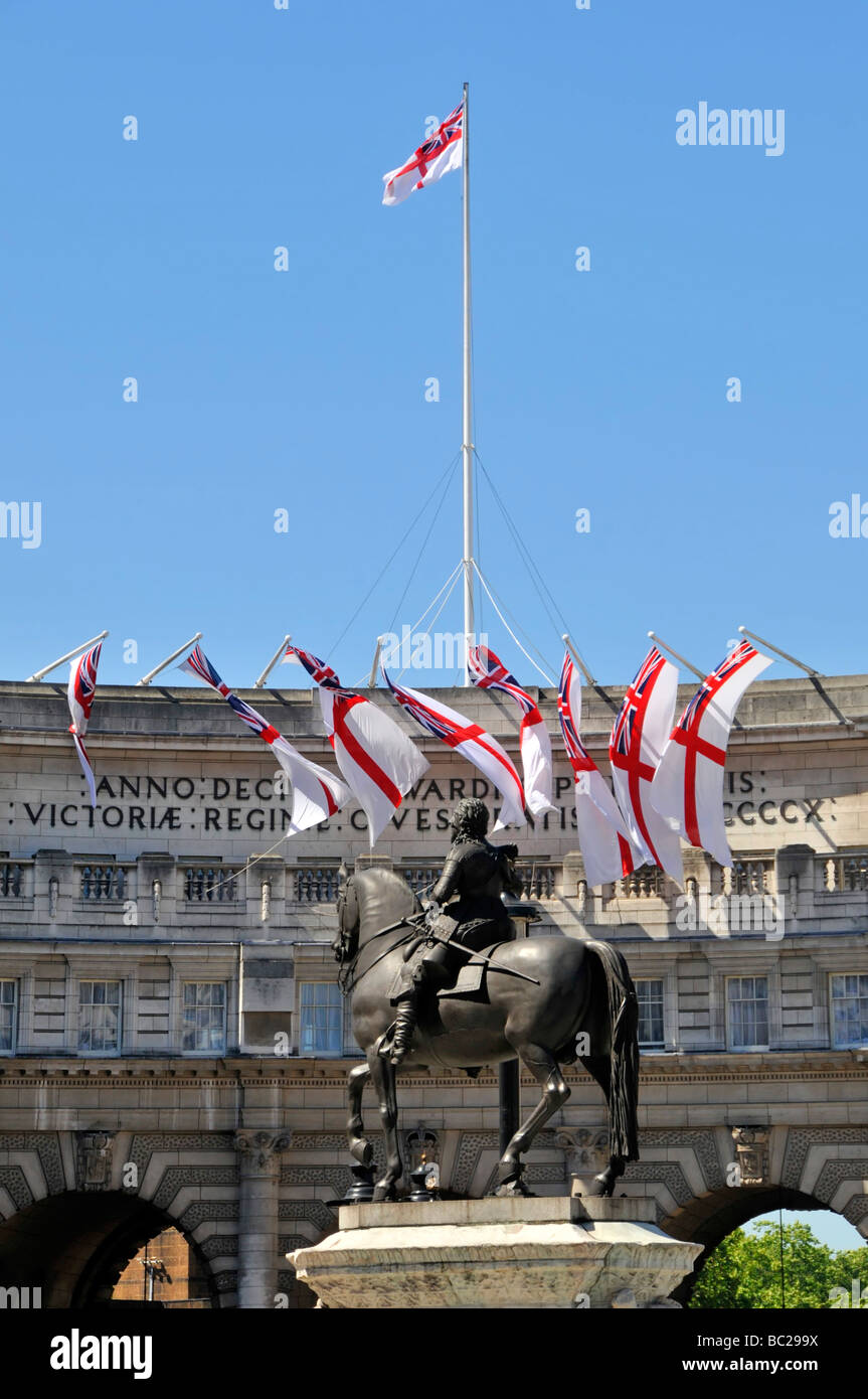 Charles I statue in Trafalgar Square located at the centre point of ...