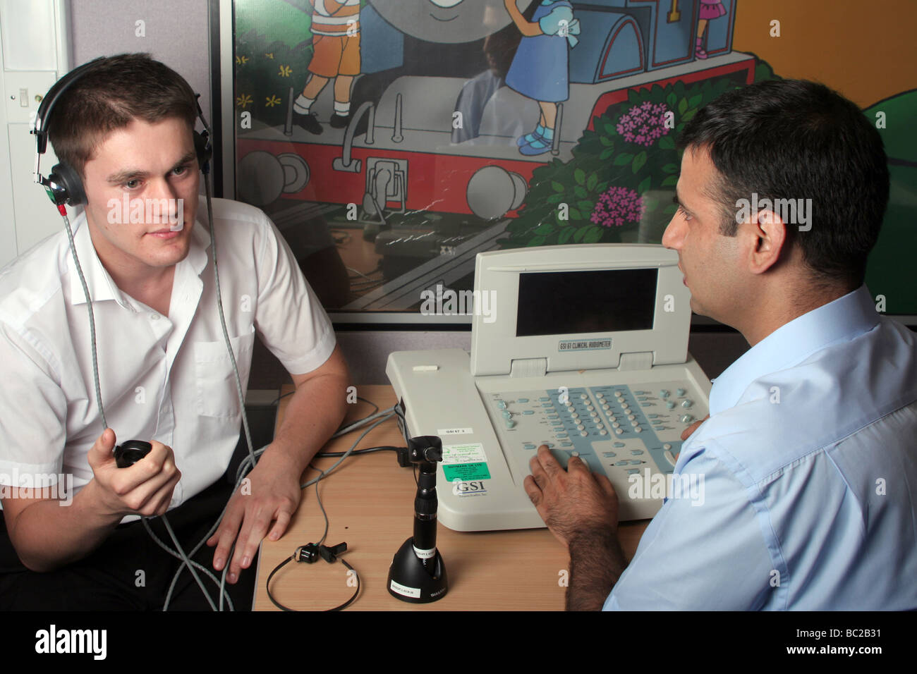 Audiometer hi-res stock photography and images - Alamy