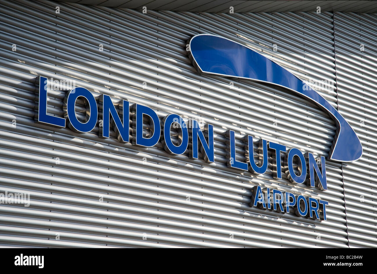 Luton airport hi-res stock photography and images - Alamy