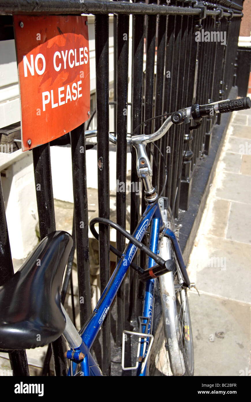 Bike railings sign hi-res stock photography and images - Alamy