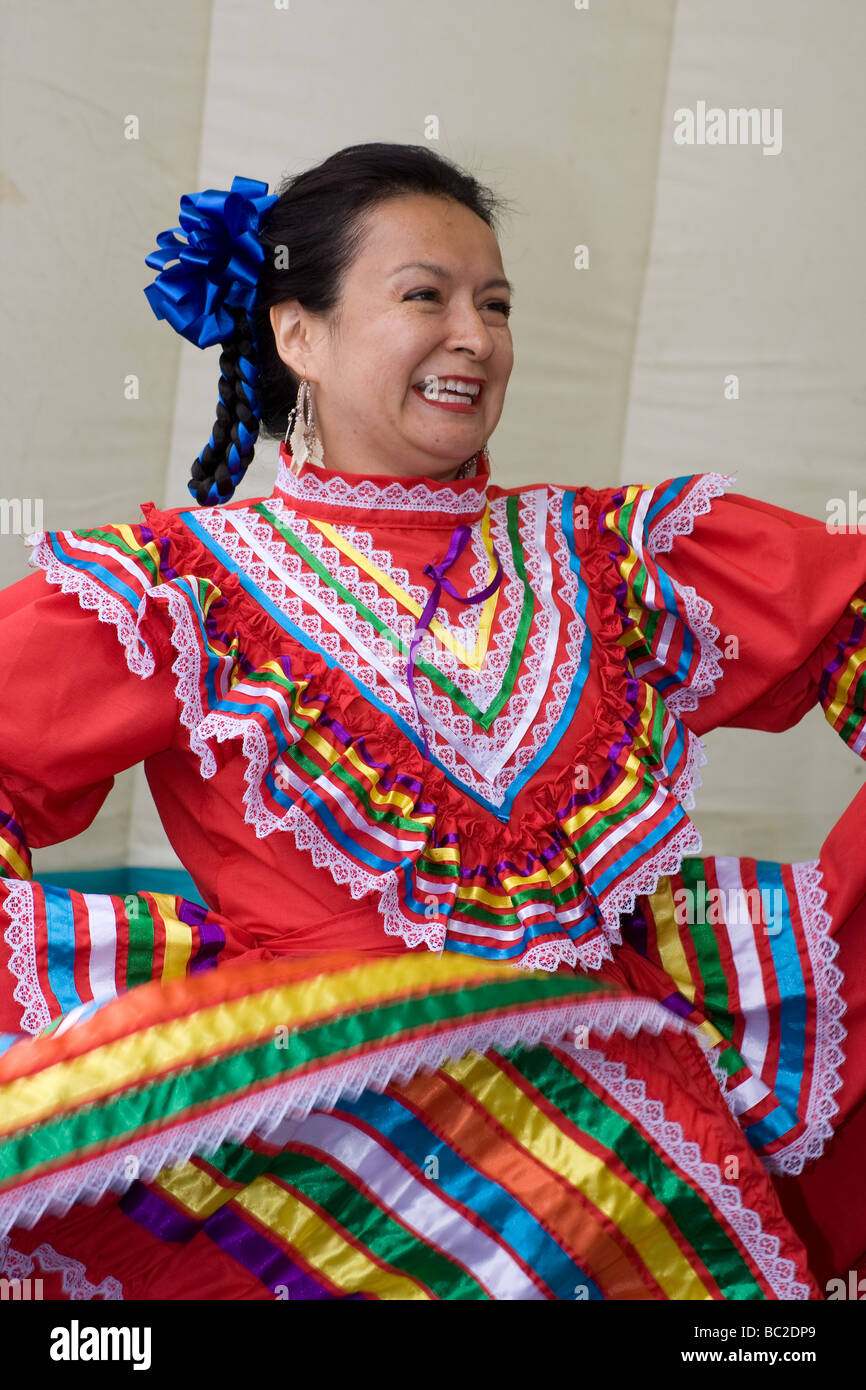 Latin American Dancers High Resolution Stock Photography and Images - Alamy
