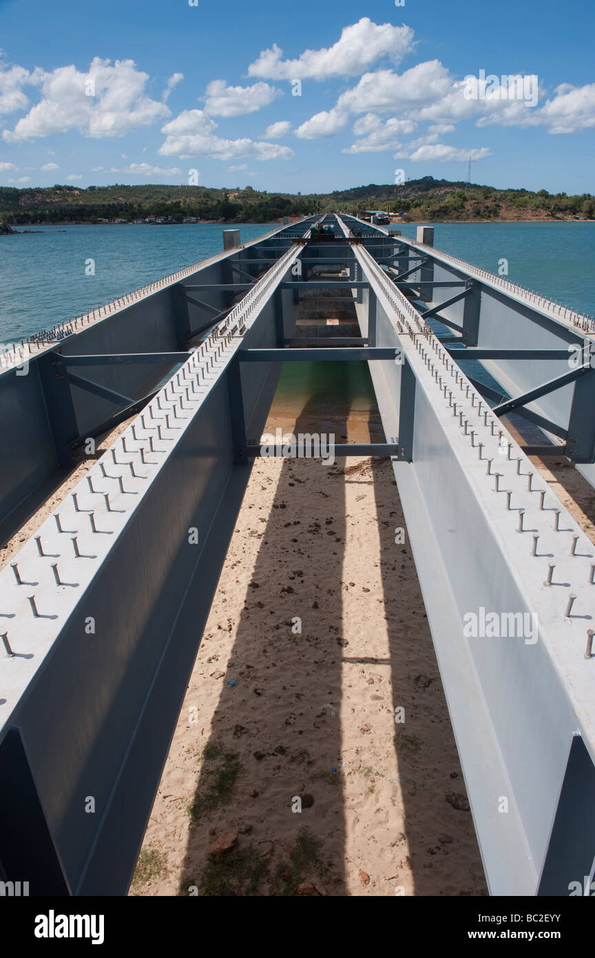 Kinniya mutur bridge under construction hi-res stock photography and ...