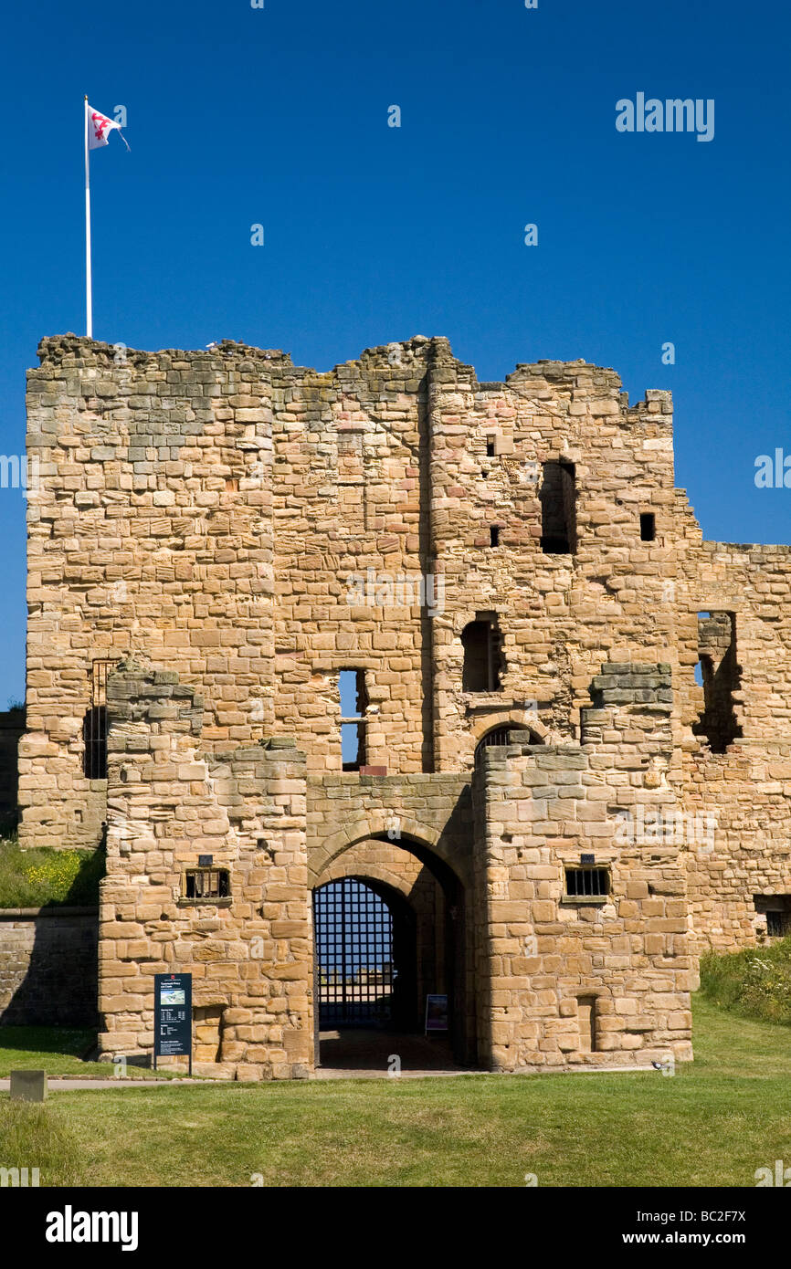 Tynemouth castle ruin hi-res stock photography and images - Alamy