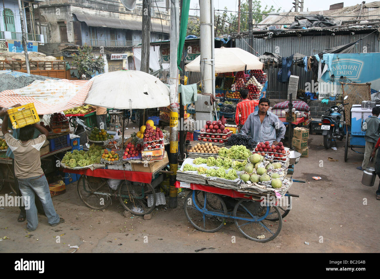 Indian street trader hi-res stock photography and images - Alamy
