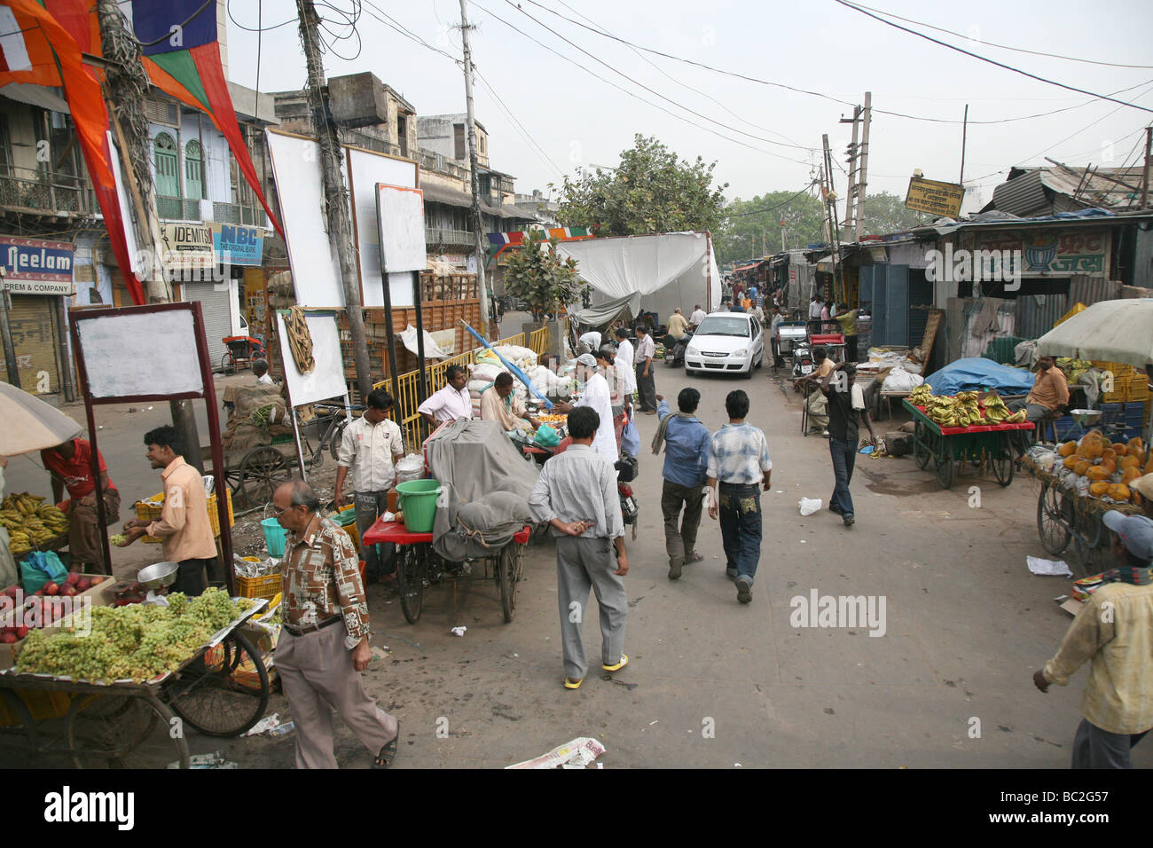 A market street in New Delhi Stock Photo - Alamy