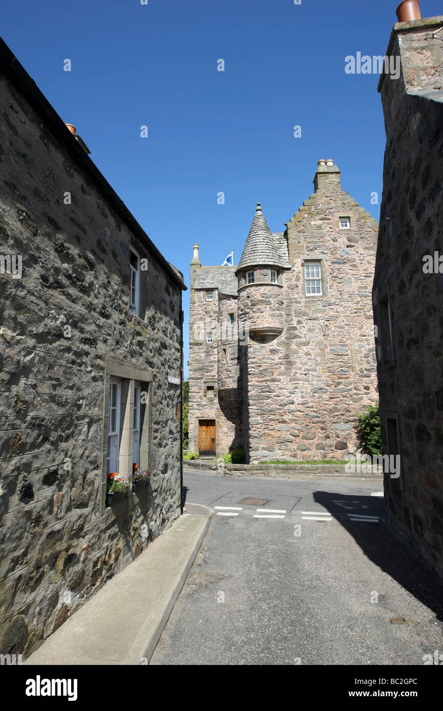 Fordyce castle in fordyce village hi-res stock photography and images ...