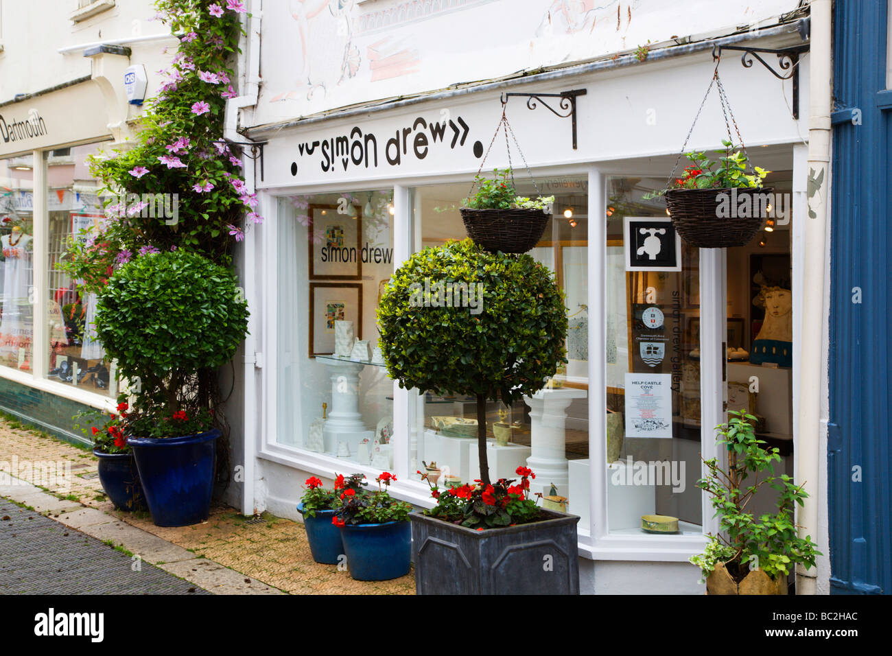 Simon drew gallery hi-res stock photography and images - Alamy