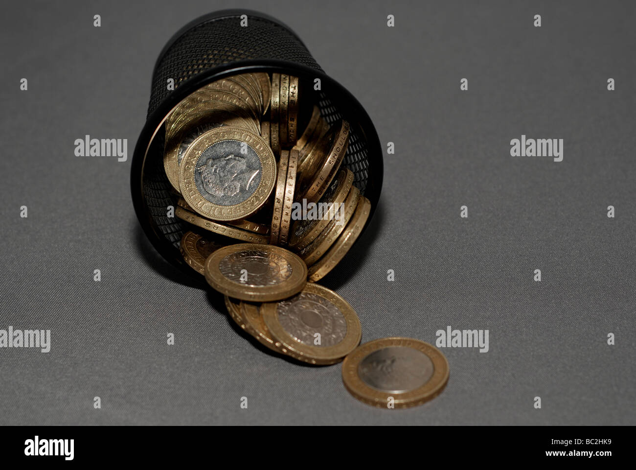 Two pound coins hi-res stock photography and images - Alamy