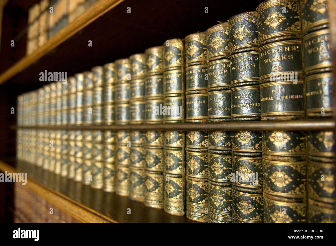 Old books hi-res stock photography and images - Alamy