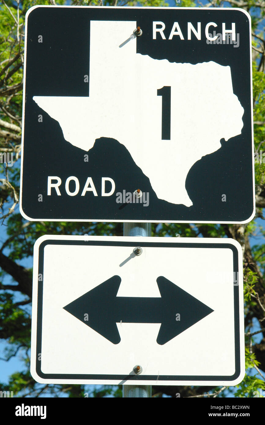Country road landscapes hi-res stock photography and images - Alamy