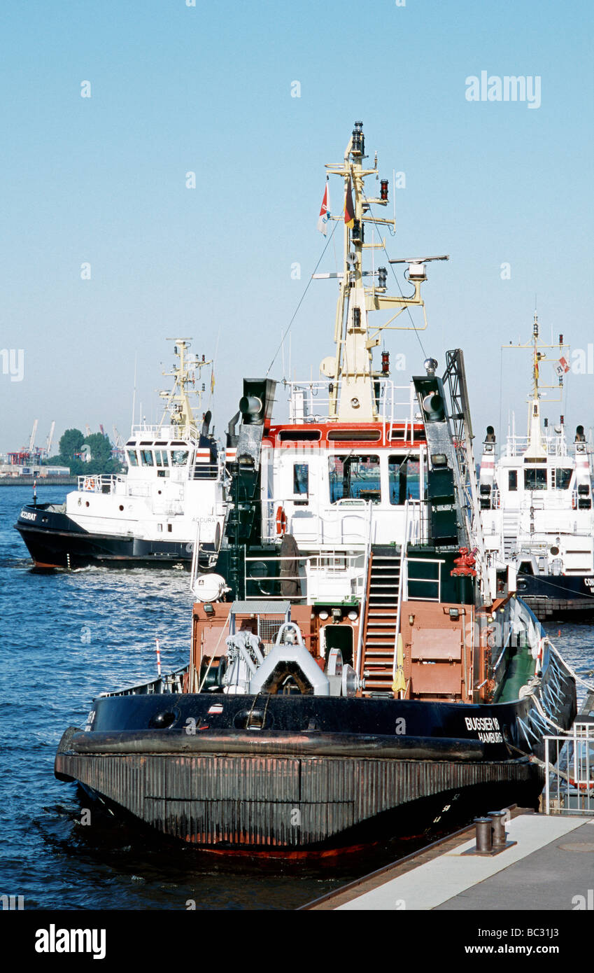Hamburg port tugboats hi-res stock photography and images - Alamy