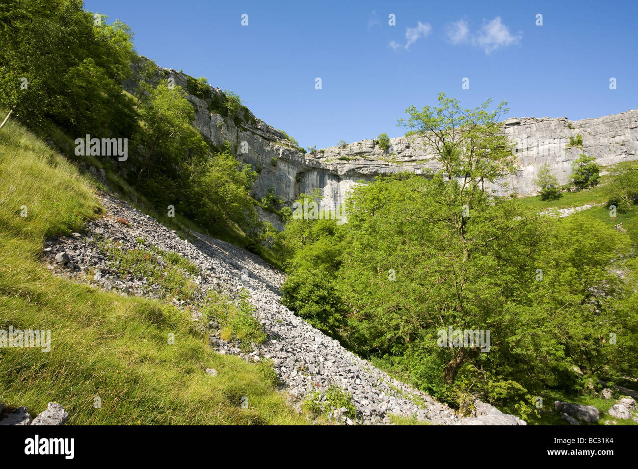 Malham cove Malham Yorkshire Dales England Stock Photo - Alamy