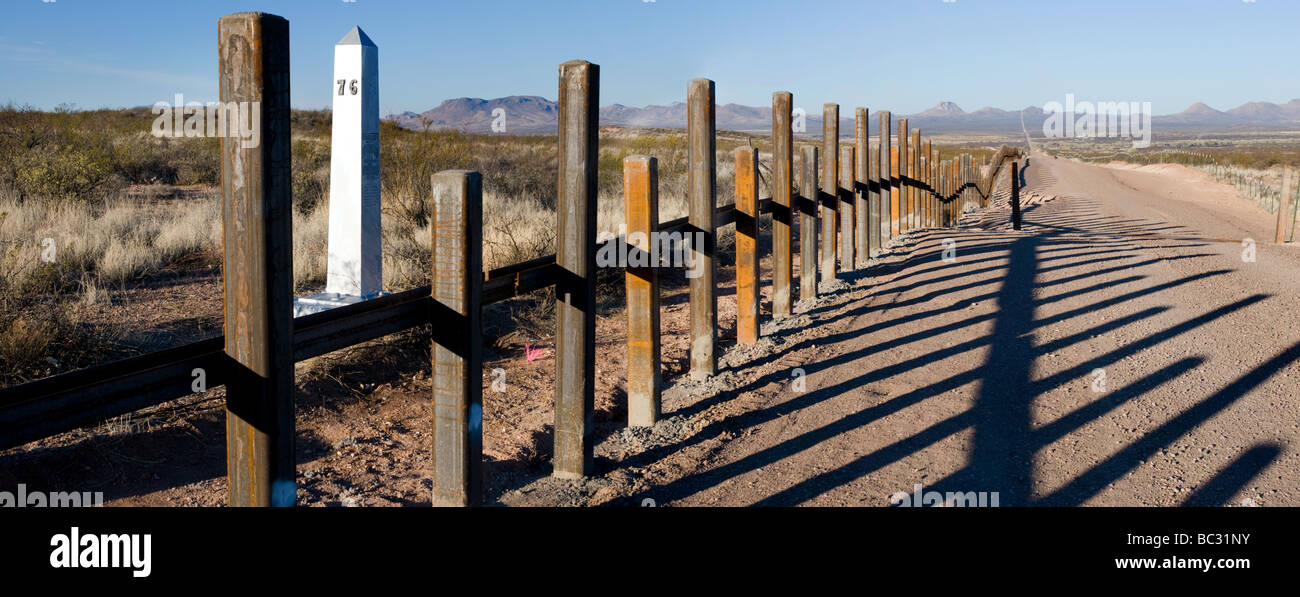 Vehicle border fence hi-res stock photography and images - Alamy