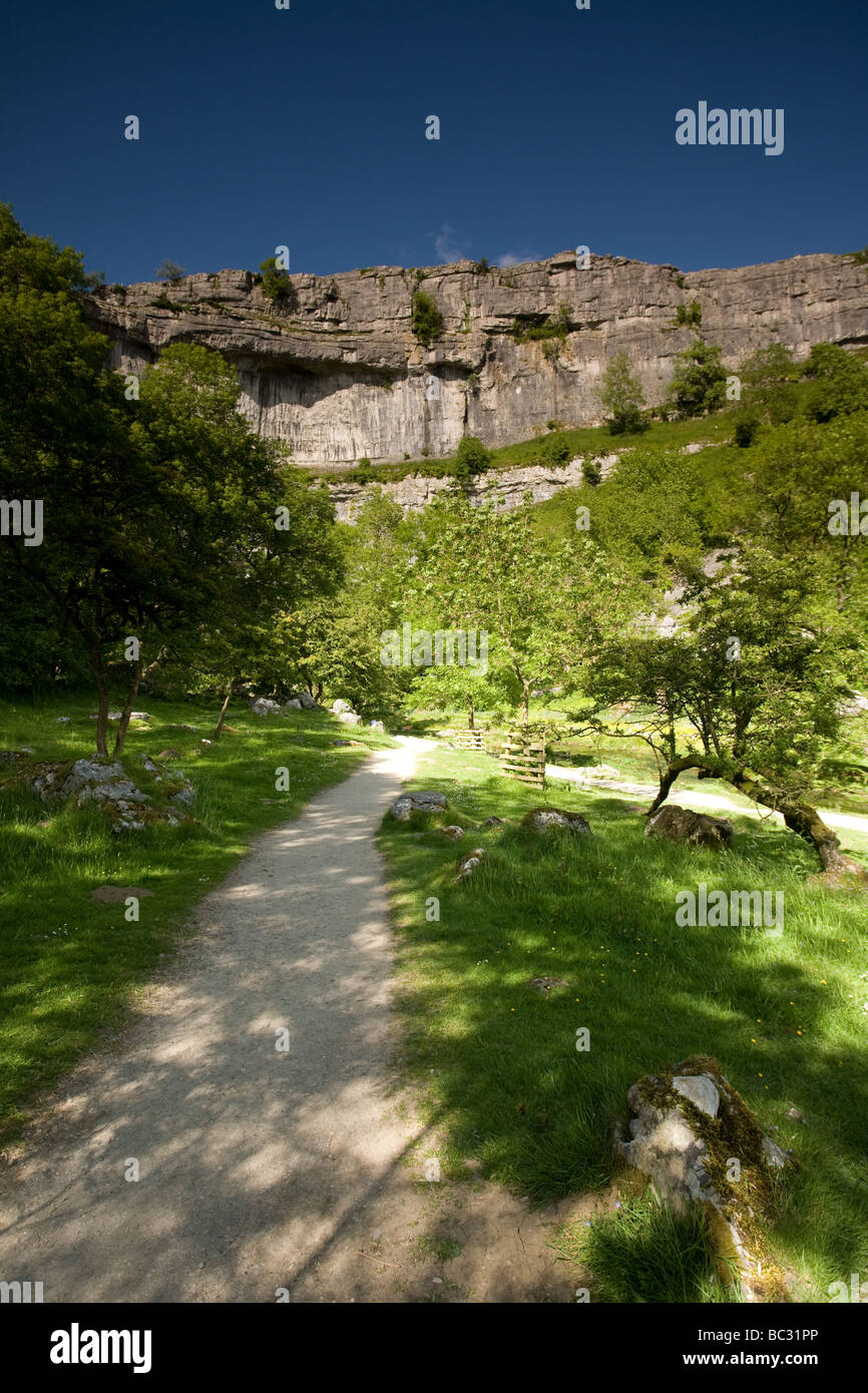 Malham cove Malham Yorkshire Dales England Stock Photo - Alamy