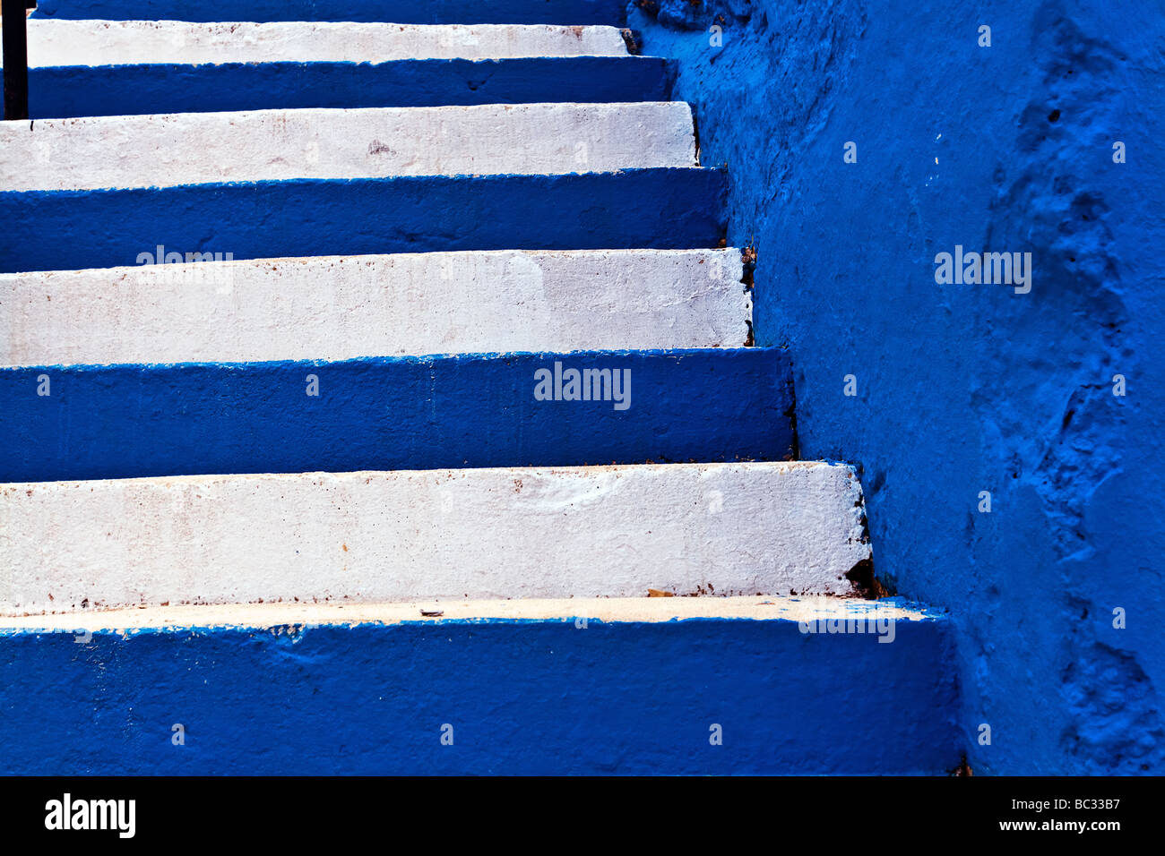 White steps hi-res stock photography and images - Alamy