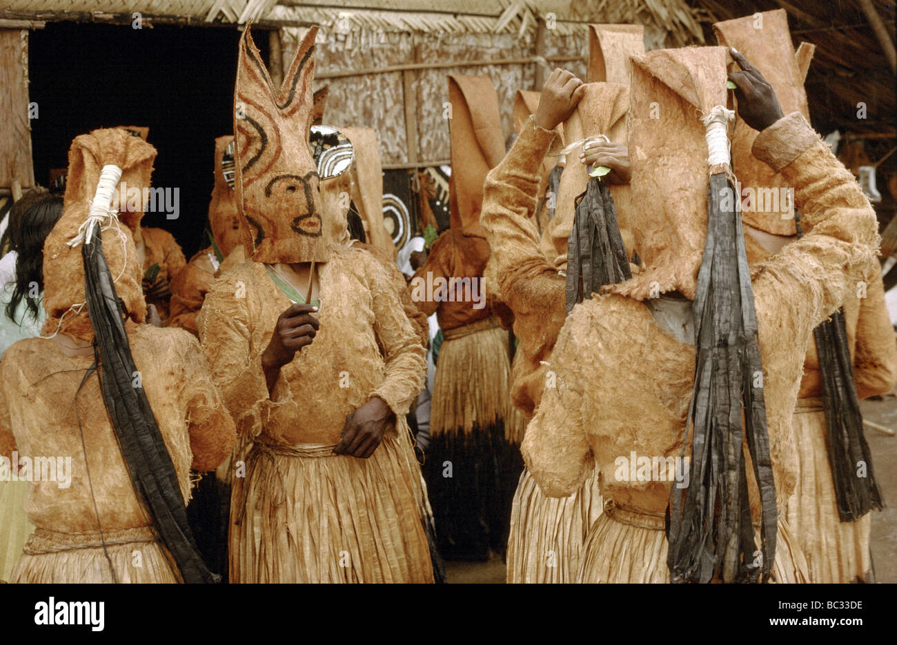 Longhouse dance hi-res stock photography and images - Alamy