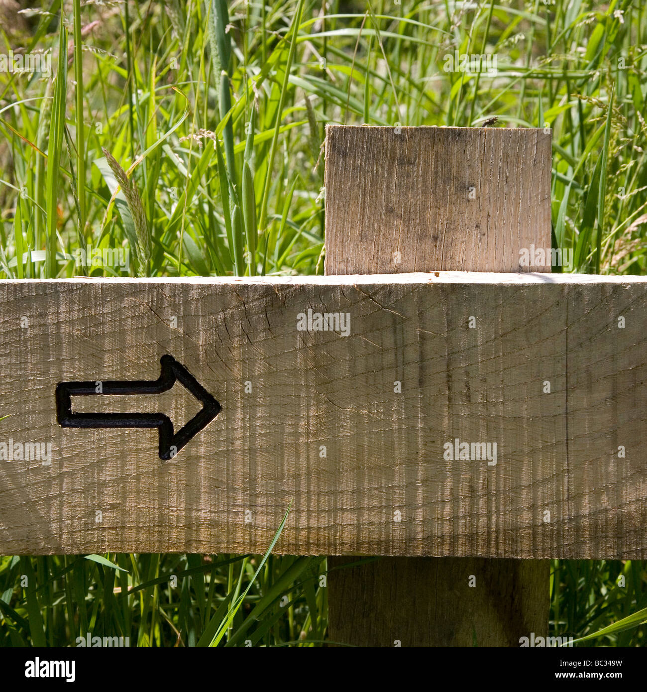 Directional sign and countryside hi-res stock photography and images ...