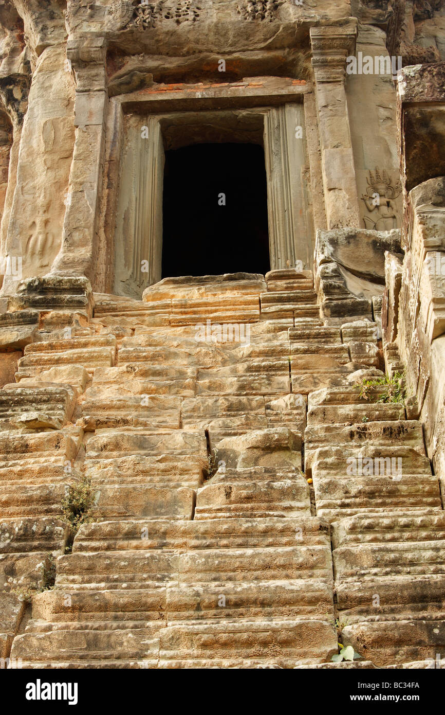 Steep temple steps hi-res stock photography and images - Alamy