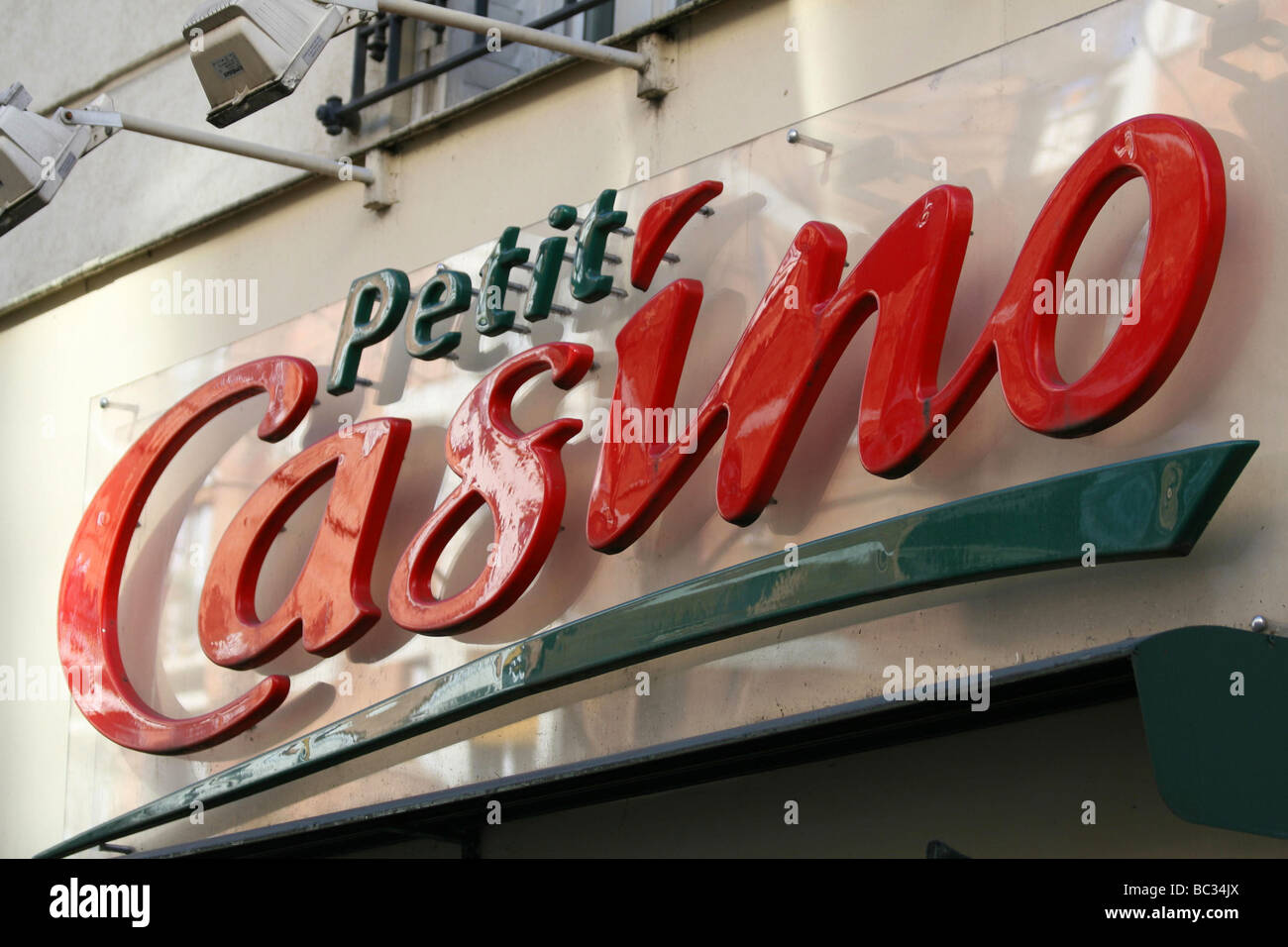 Superette hi-res stock photography and images - Alamy