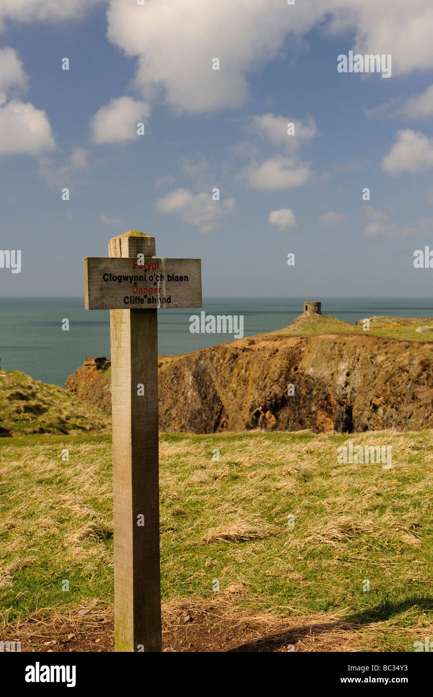 Cliff warning hi-res stock photography and images - Alamy