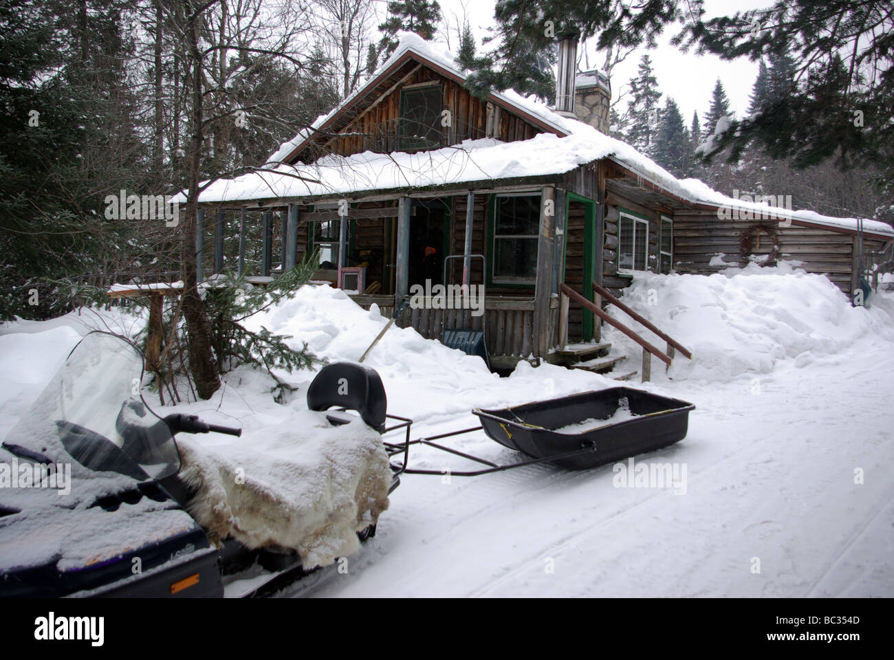 Canada, Quebec : trapper's hut Stock Photo - Alamy