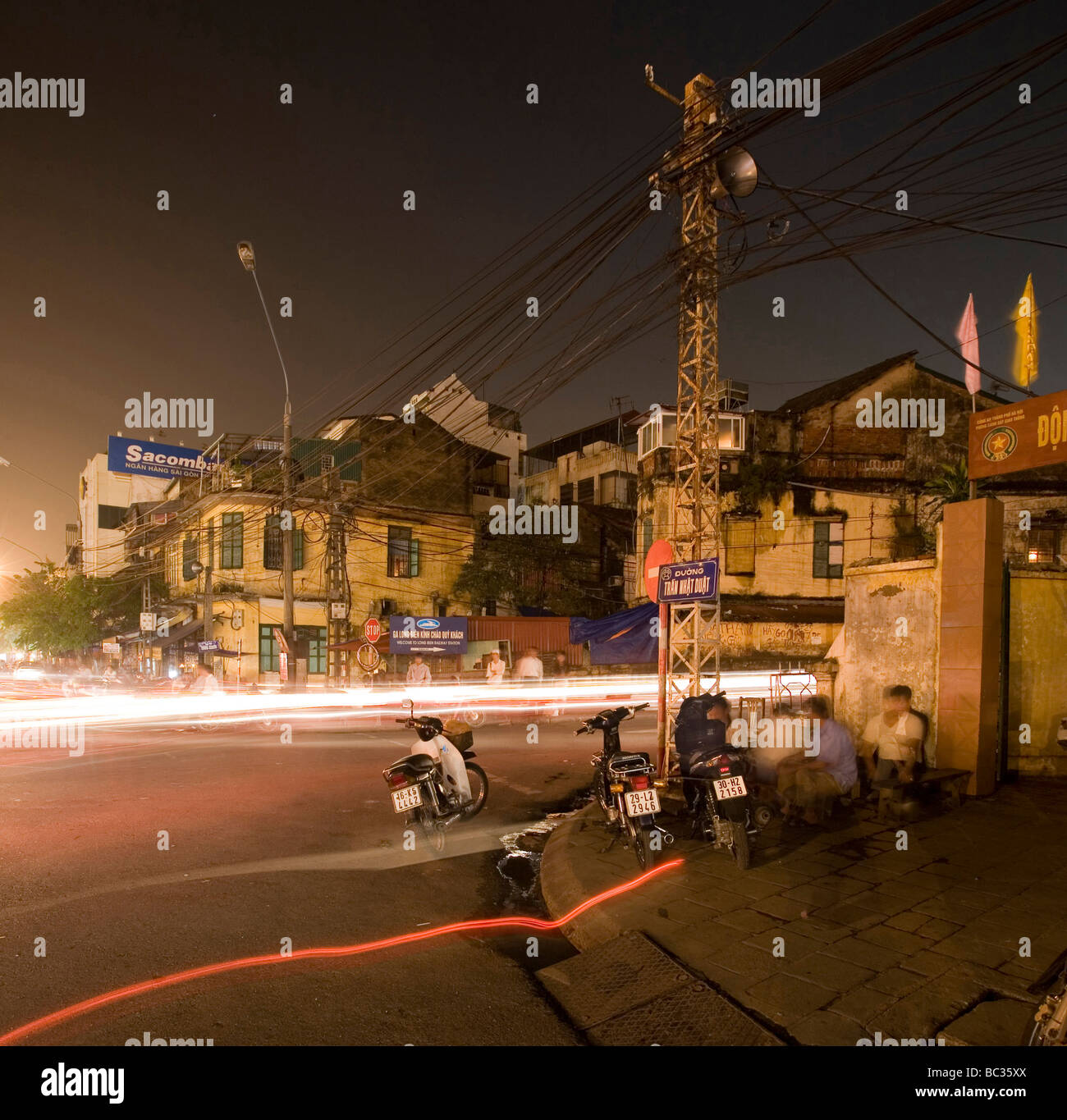 Hanoi (Vietnam) : Night atmosphere Stock Photo - Alamy