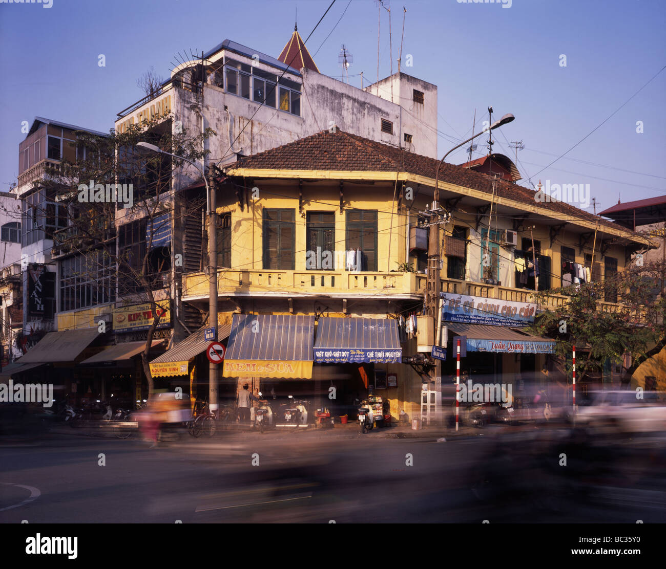 Hanoi (Vietnam) : Shops Stock Photo - Alamy