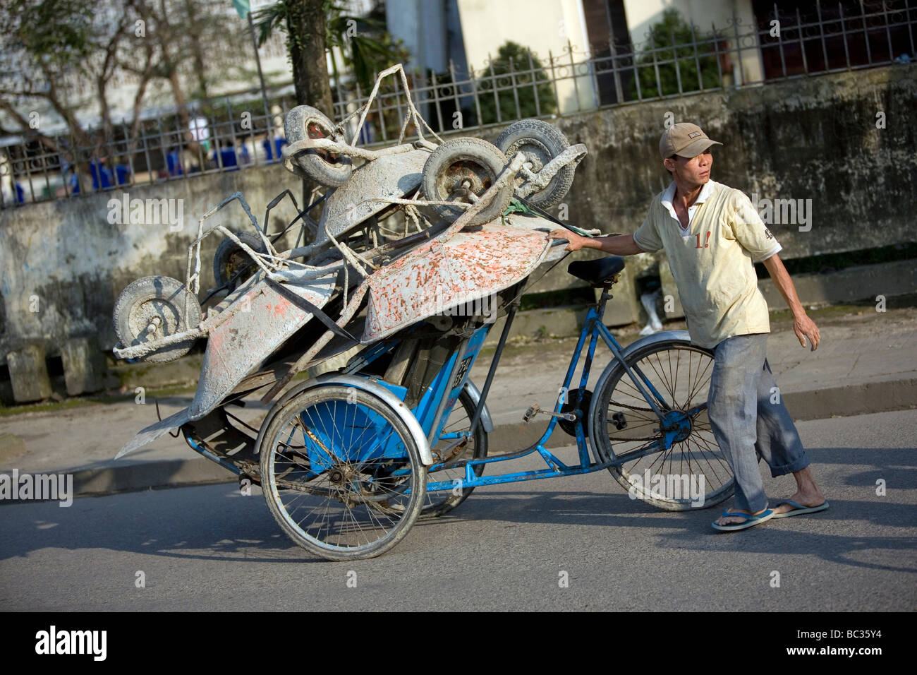 Vietnam: Cycle rickshaw Stock Photo - Alamy
