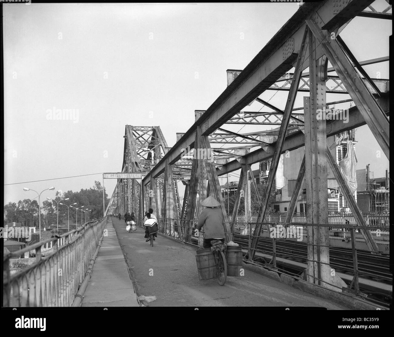 Hanoi (Vietnam) : Long Bien Bridge Stock Photo - Alamy