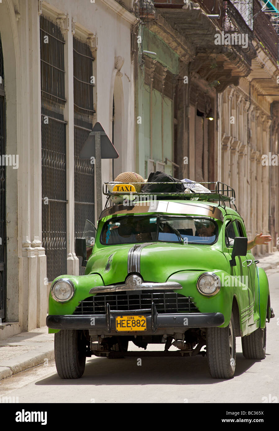 Classic 1950s pontiac taxi hi-res stock photography and images - Alamy