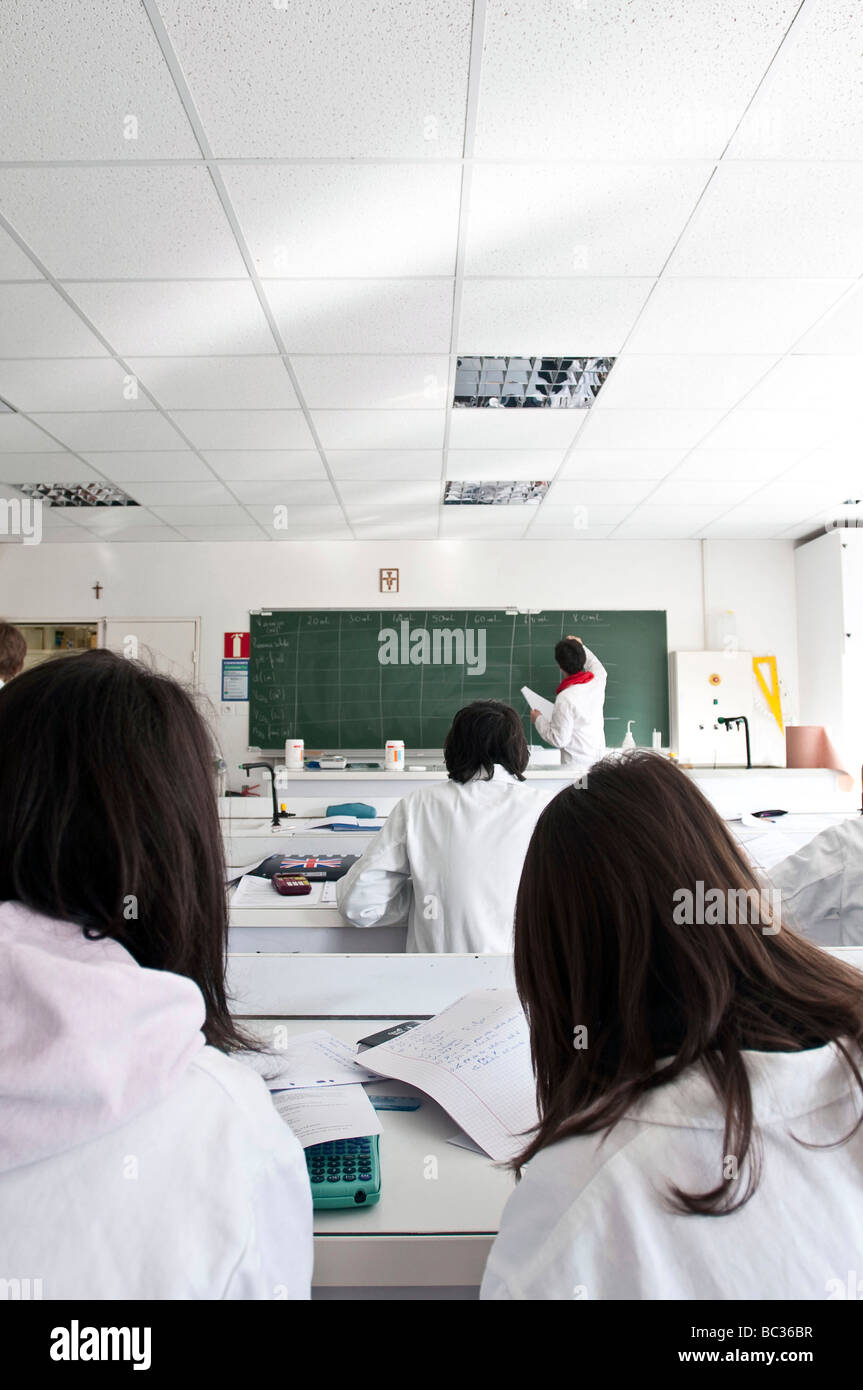 Room of physics hi-res stock photography and images - Alamy