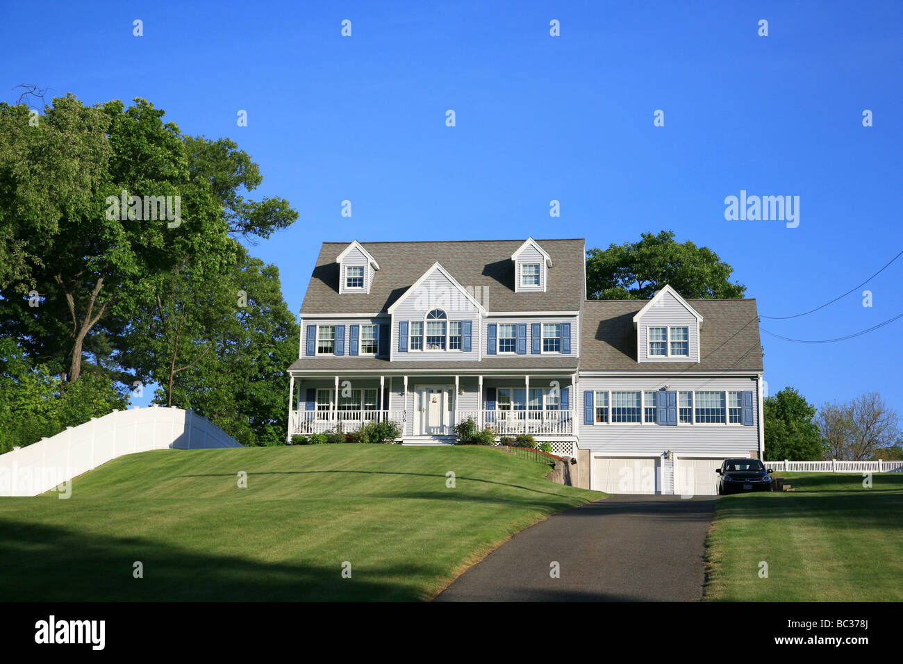 American house exterior and front yard Stock Photo - Alamy