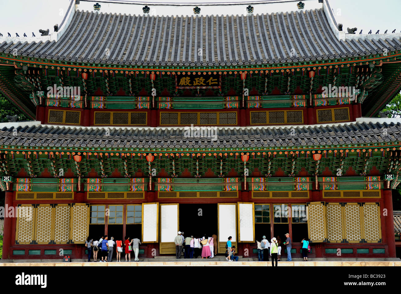 Korean throne hi-res stock photography and images - Alamy