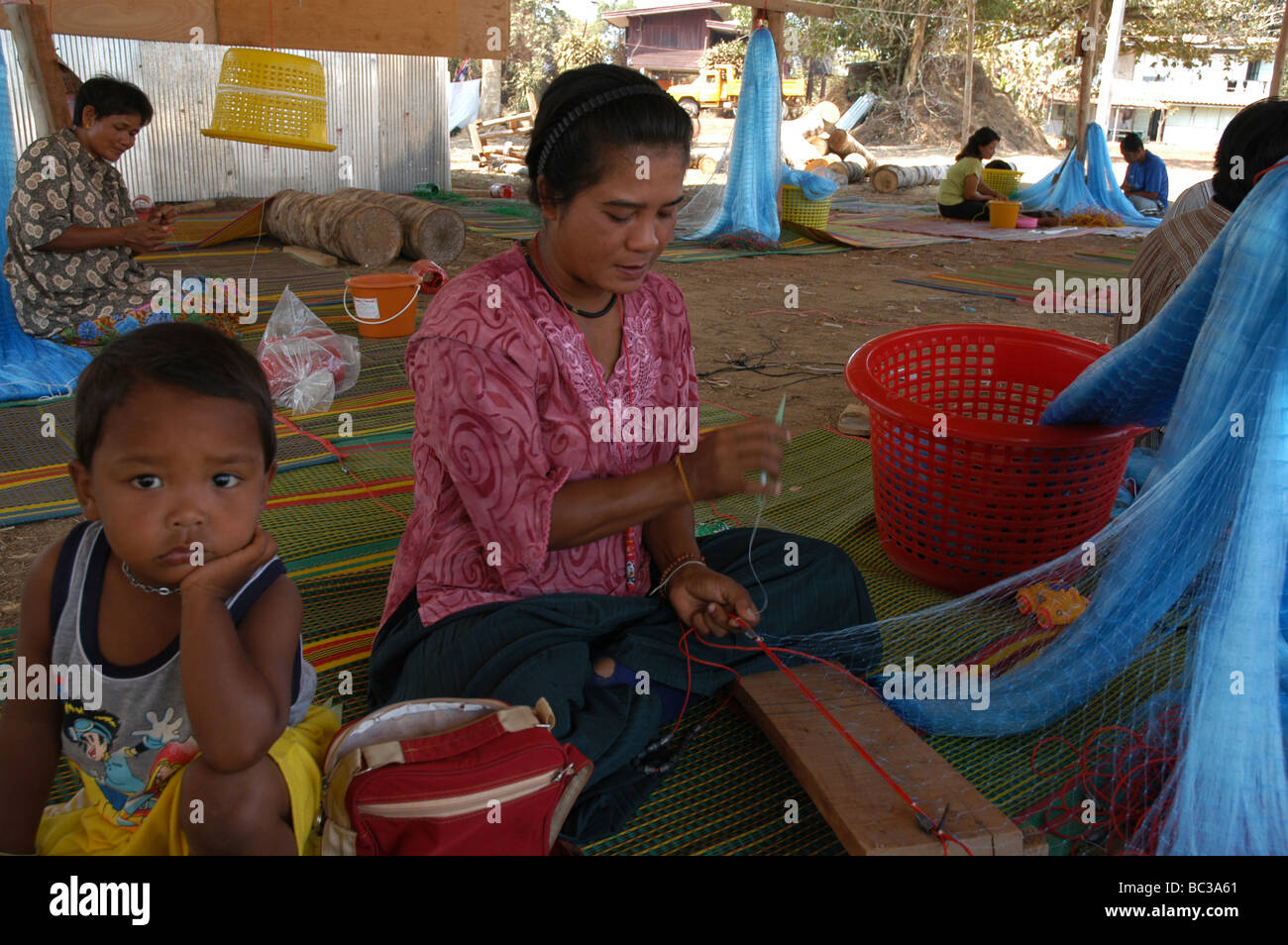 Woman child who displaced hi-res stock photography and images - Alamy