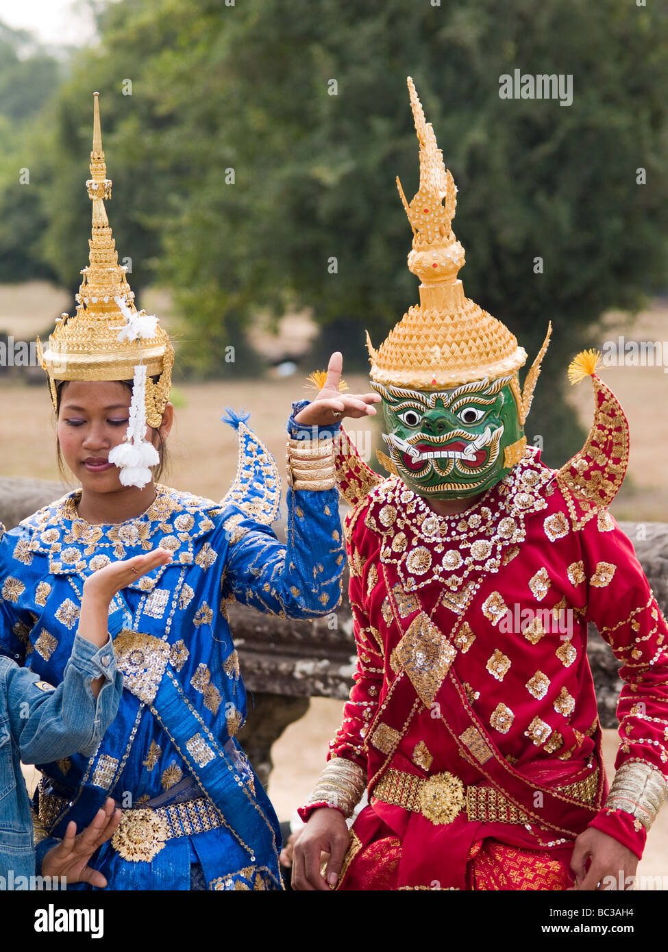 Traditional Cambodian costume Stock Photo - Alamy