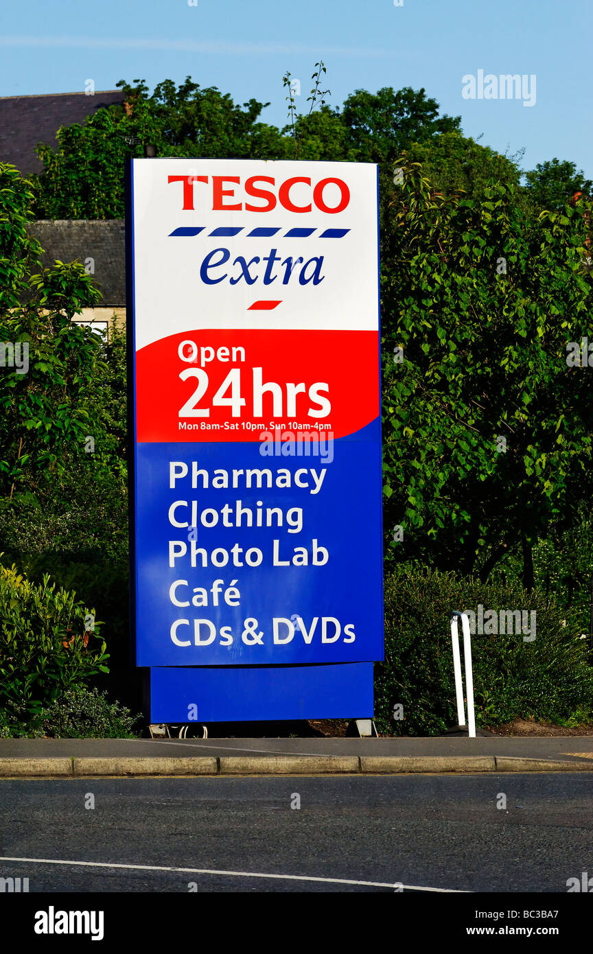 Tesco sign hi-res stock photography and images - Alamy