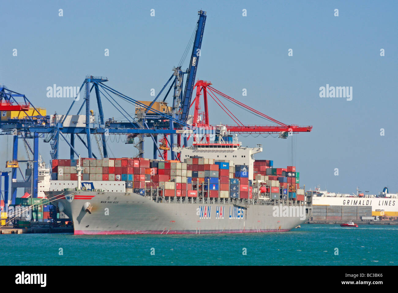Taiwanese shipping hi-res stock photography and images - Alamy