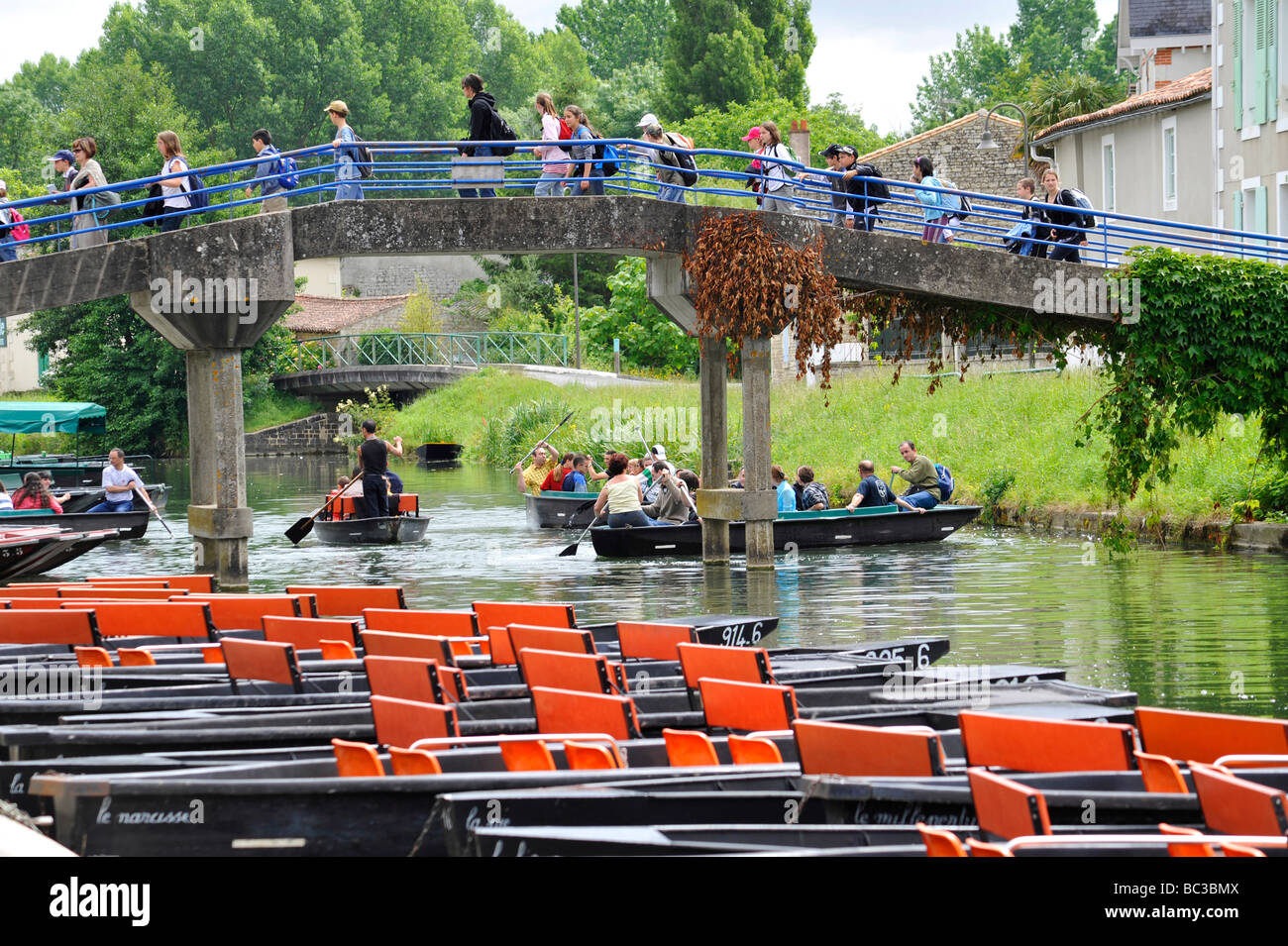 Children school trip france hi-res stock photography and images - Alamy