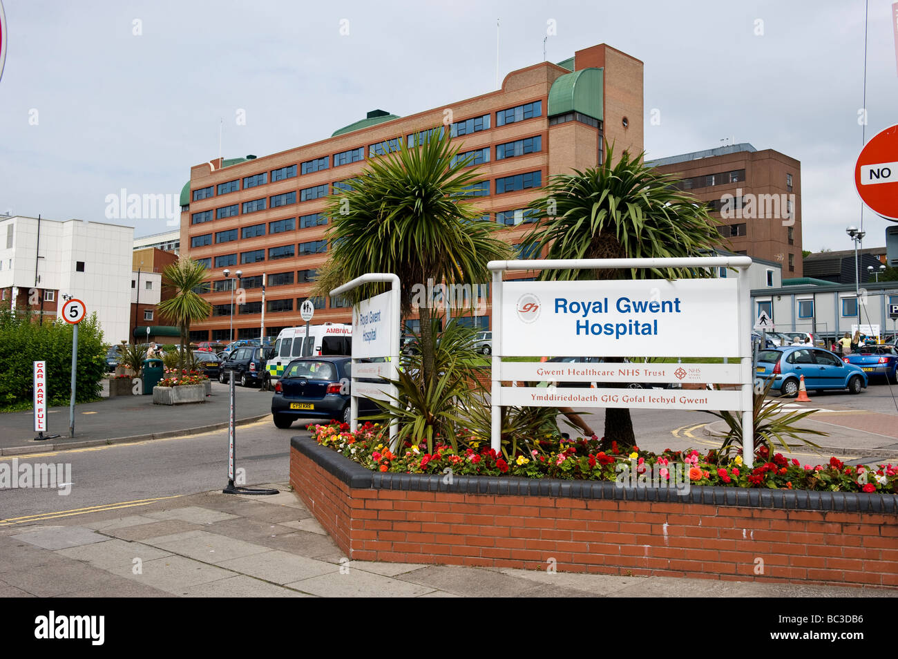 Royal gwent hospital newport gwent hi-res stock photography and images ...