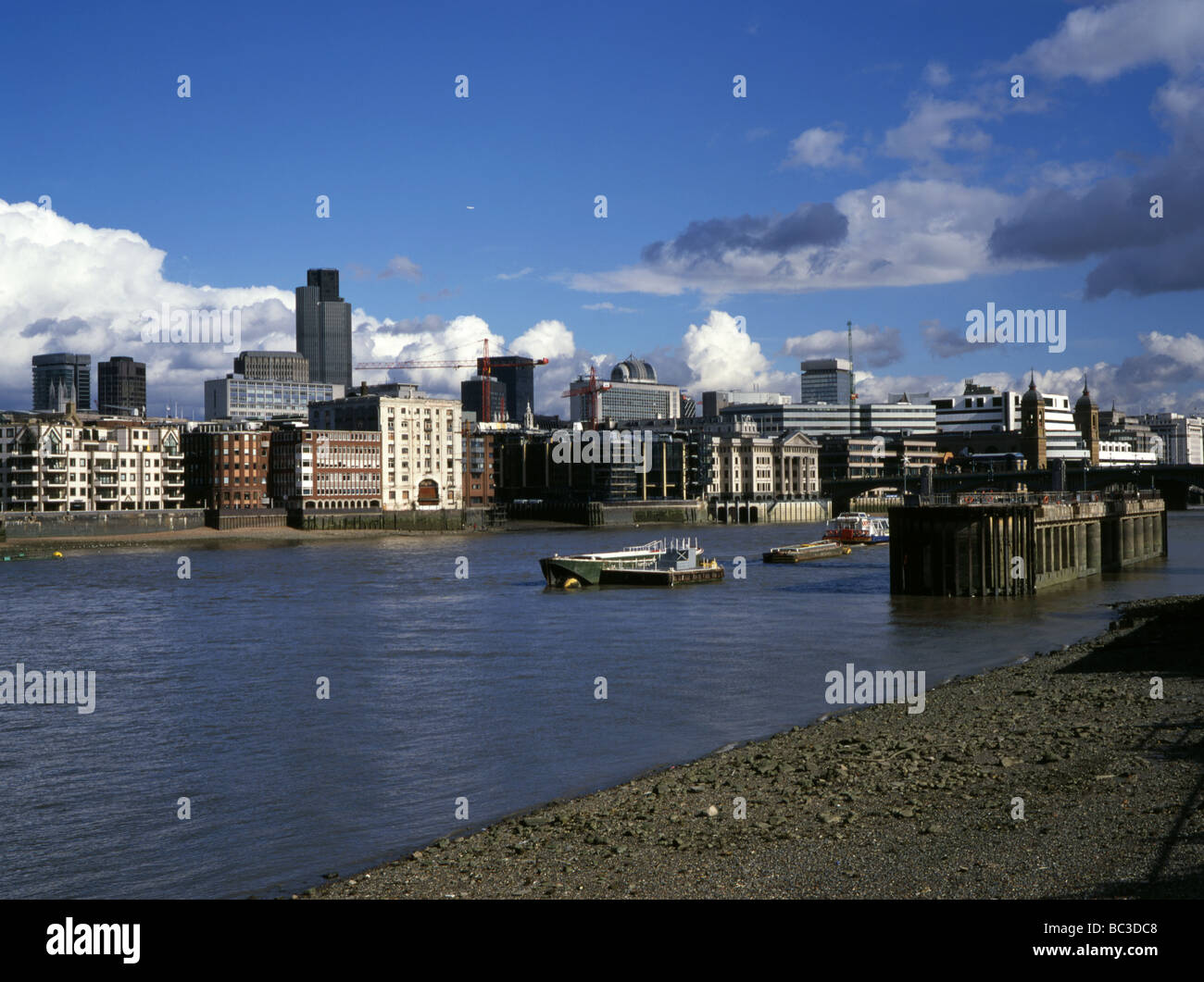 London 1990s hi-res stock photography and images - Alamy