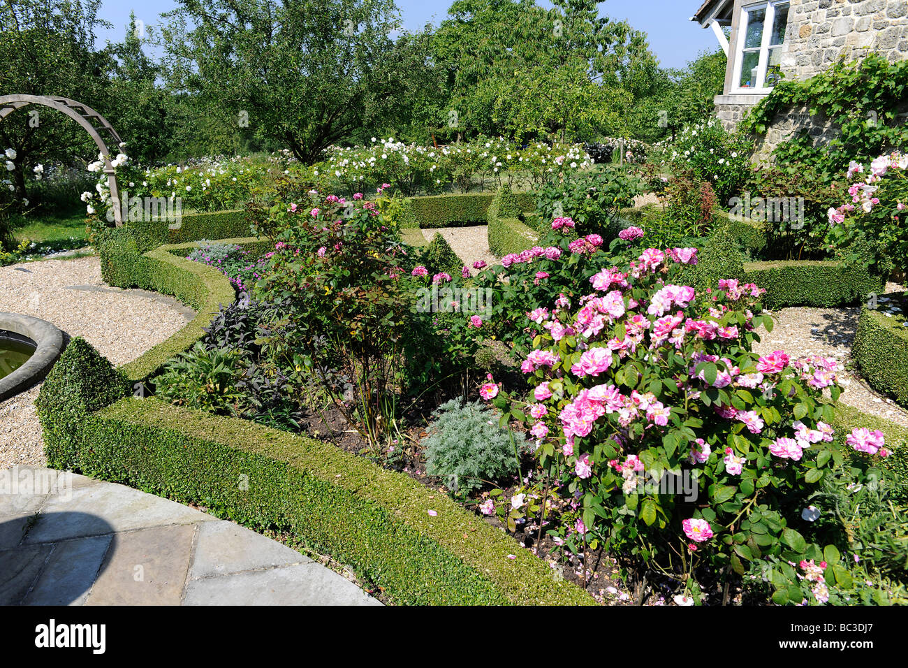 Boxed hedges hi-res stock photography and images - Alamy