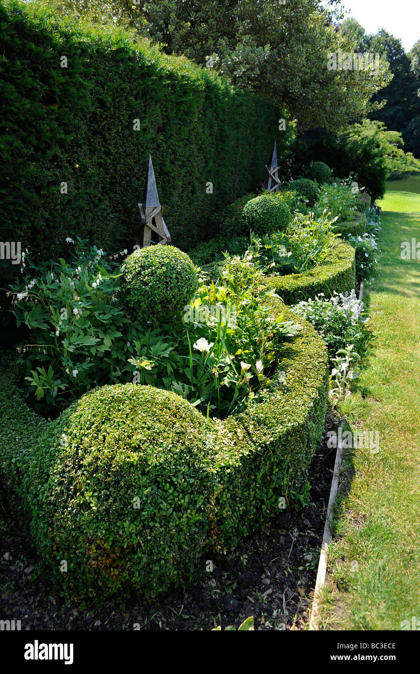 Boxed hedges hi-res stock photography and images - Alamy