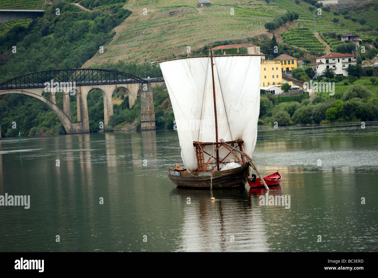 River cruise along douro hi-res stock photography and images - Alamy