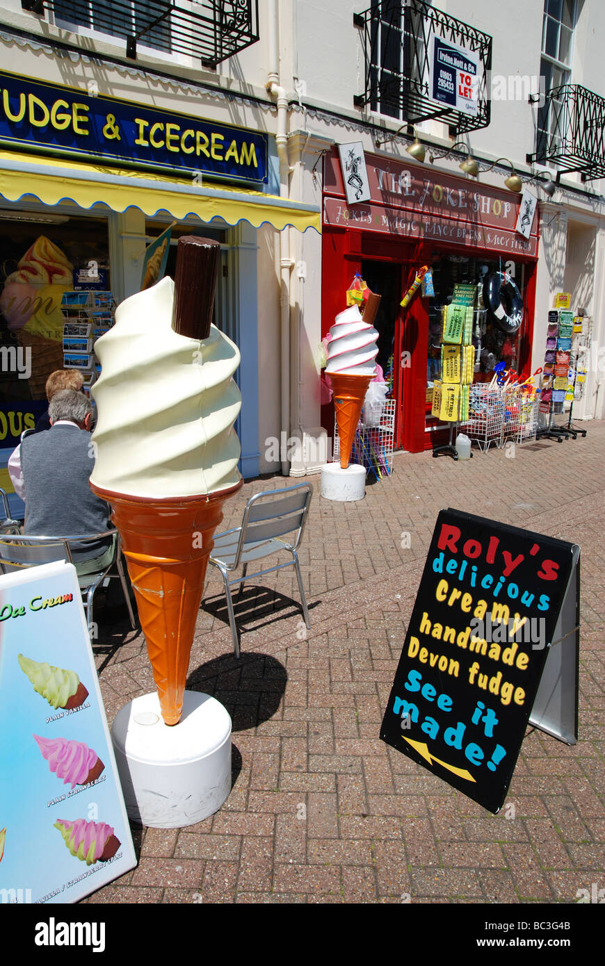 Advertising ice cream shop in hi-res stock photography and images - Alamy