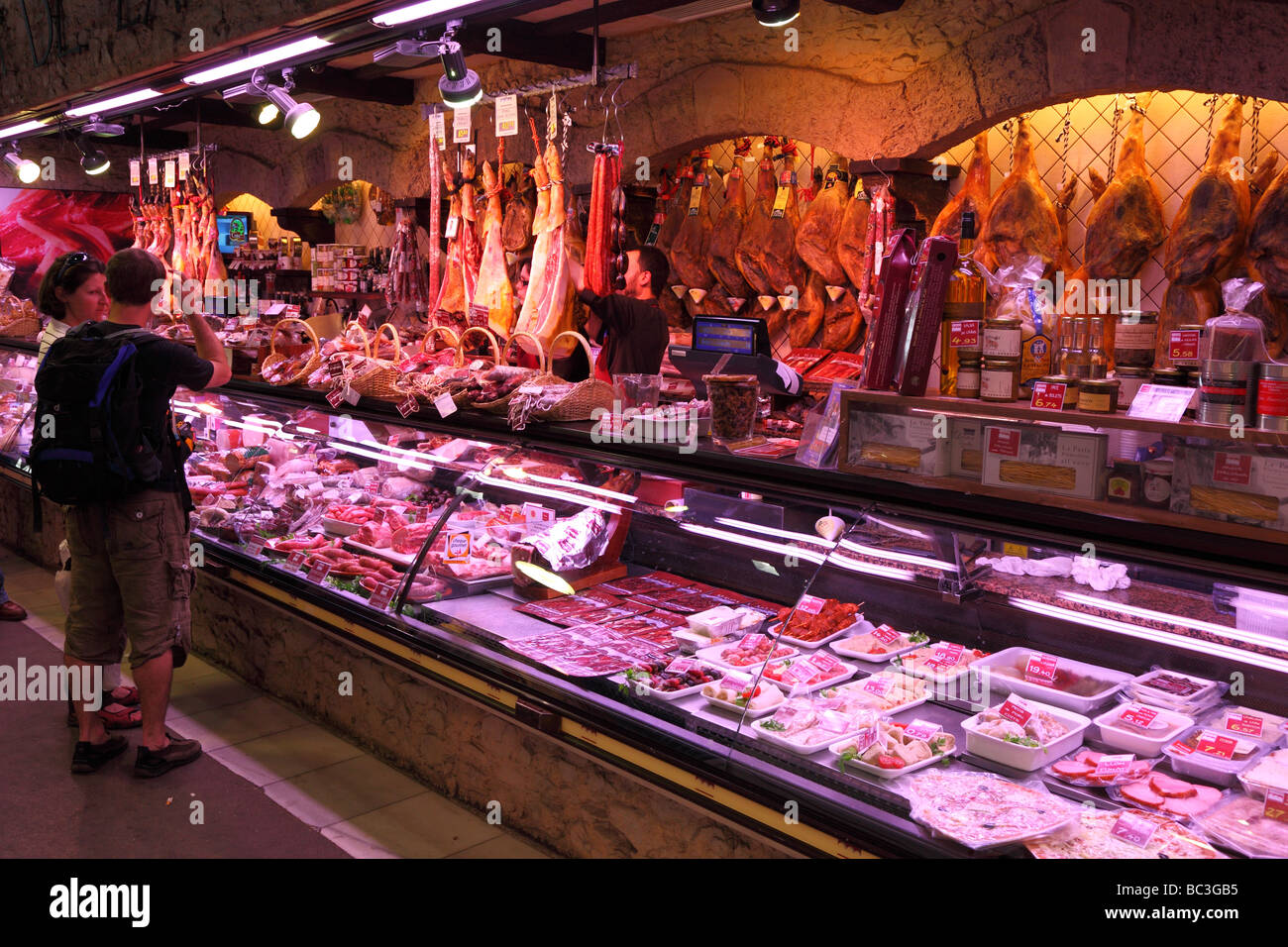 Meat stall hi-res stock photography and images - Alamy