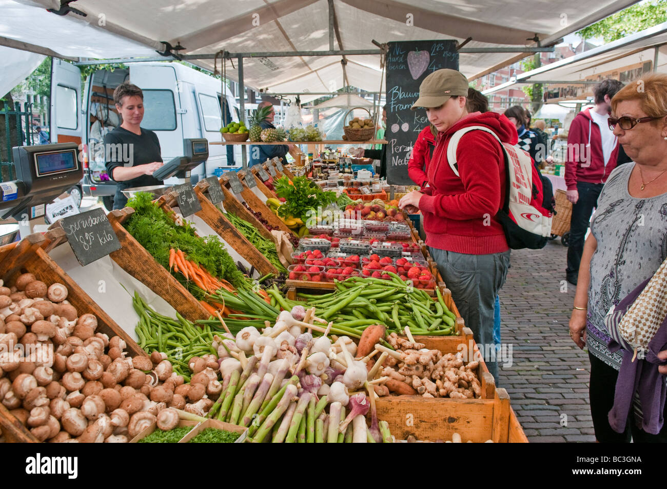 Fruit and vegetable stall at the Noowemarkt market, Amsterdam Stock ...